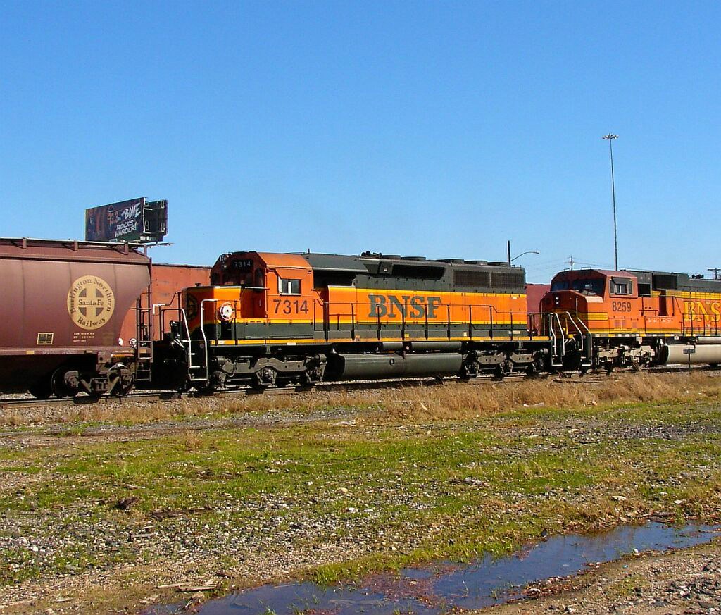 BNSF 7314 & 8259